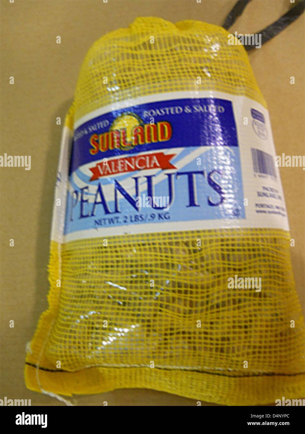 Valencia in shell peanuts hi-res stock photography and images - Alamy