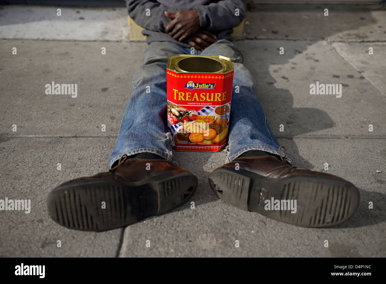 panhandler san francisco tenderloin Stock Photo - Alamy