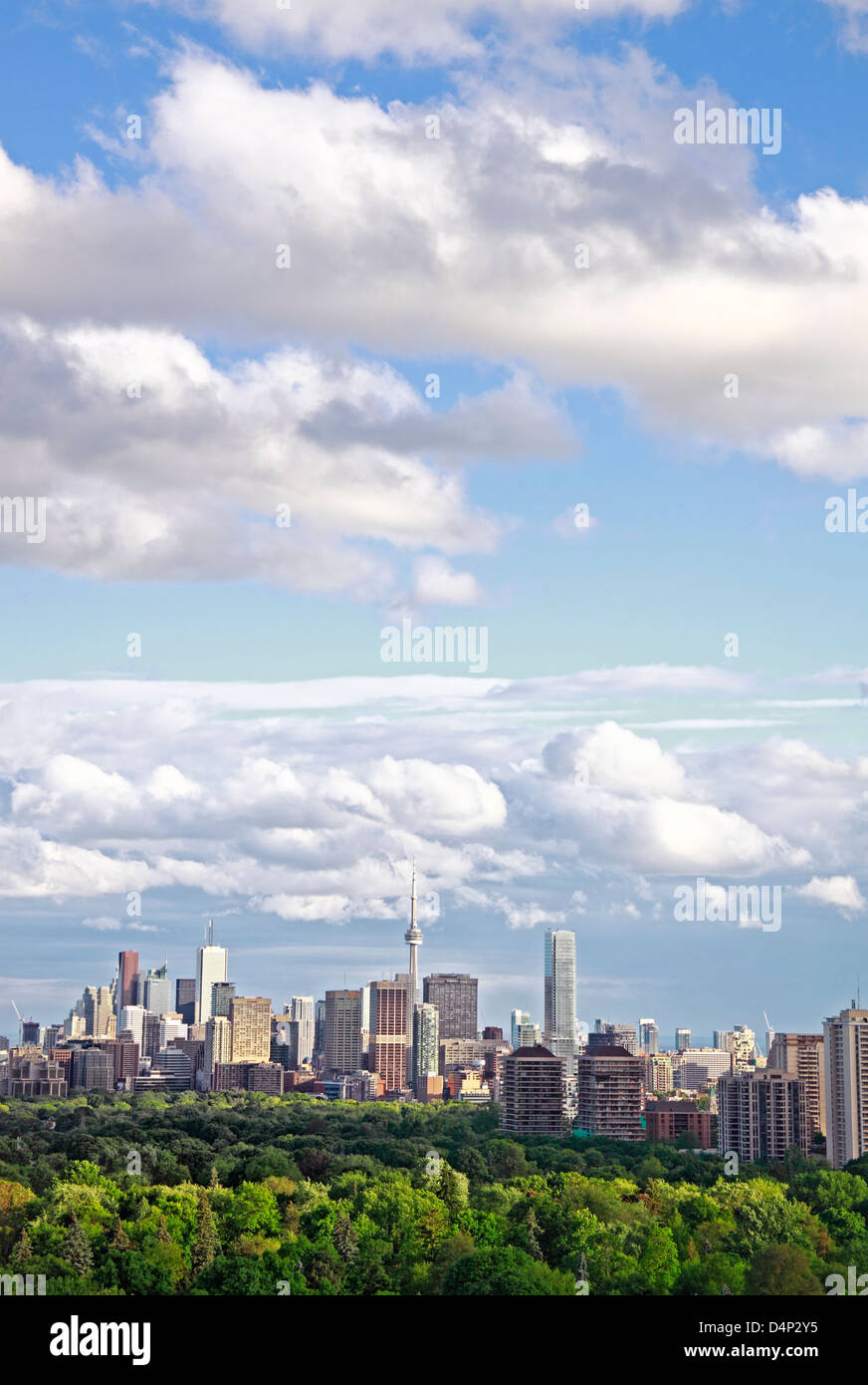 Toronto summer skyline hi-res stock photography and images - Alamy