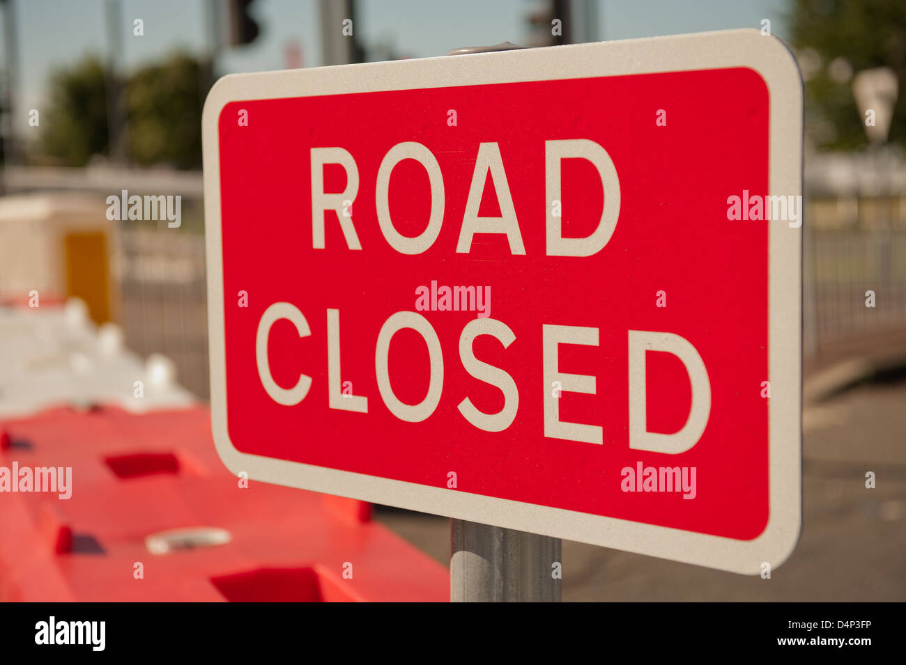 Red closed sign hi-res stock photography and images - Alamy
