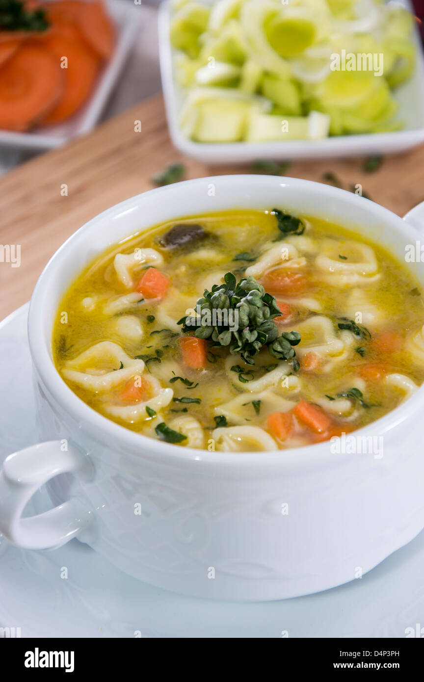 Portion of fresh Noodle Soup Stock Photo - Alamy