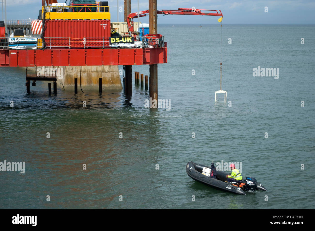 Piling rig hi-res stock photography and images - Alamy