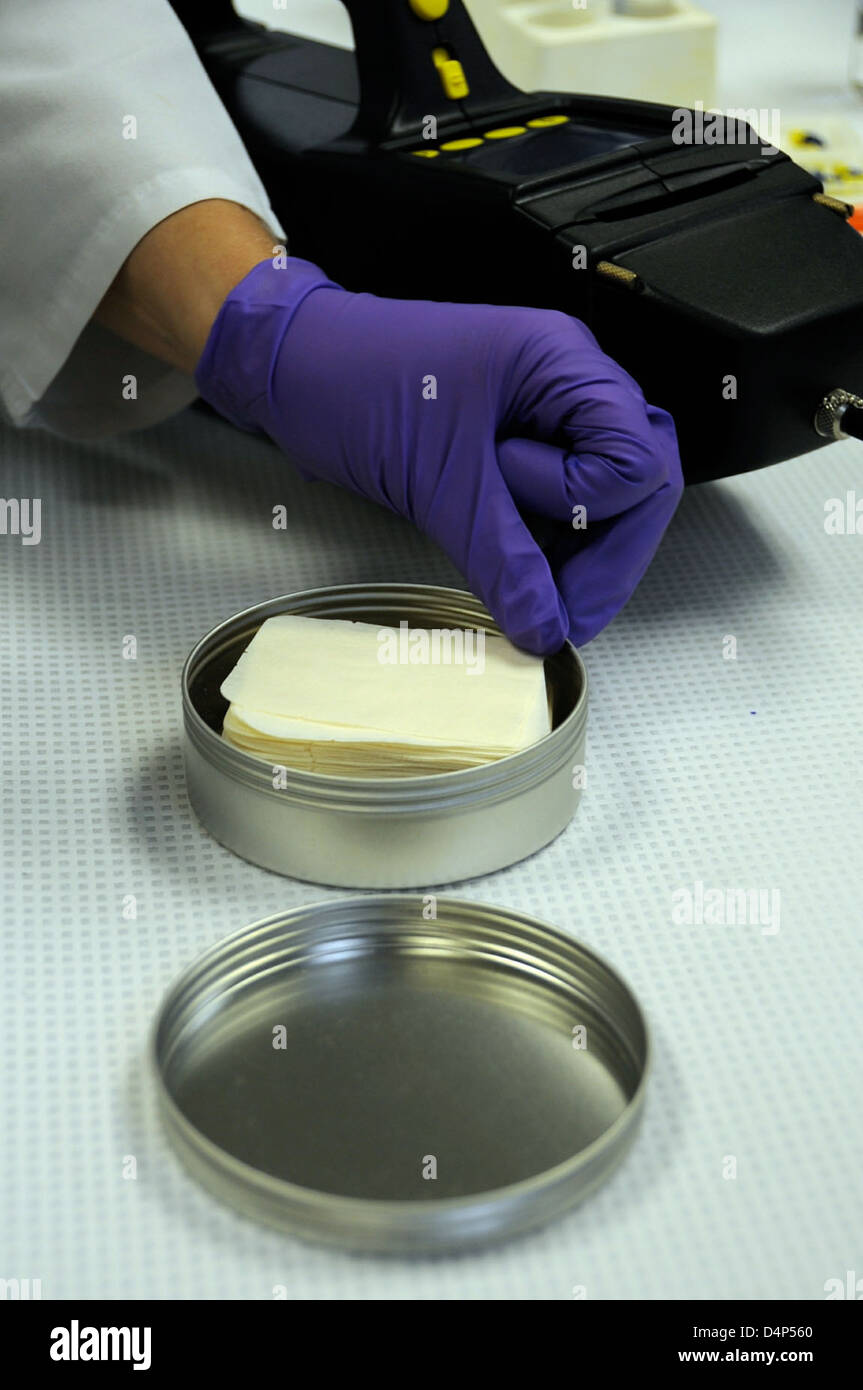 Raman laser laboratory hi-res stock photography and images - Alamy