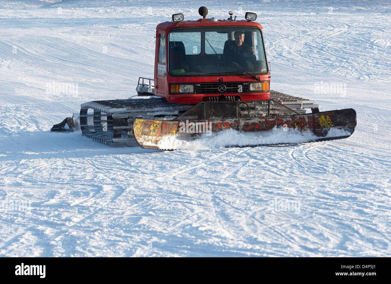 Piste bashing machine hi-res stock photography and images - Alamy