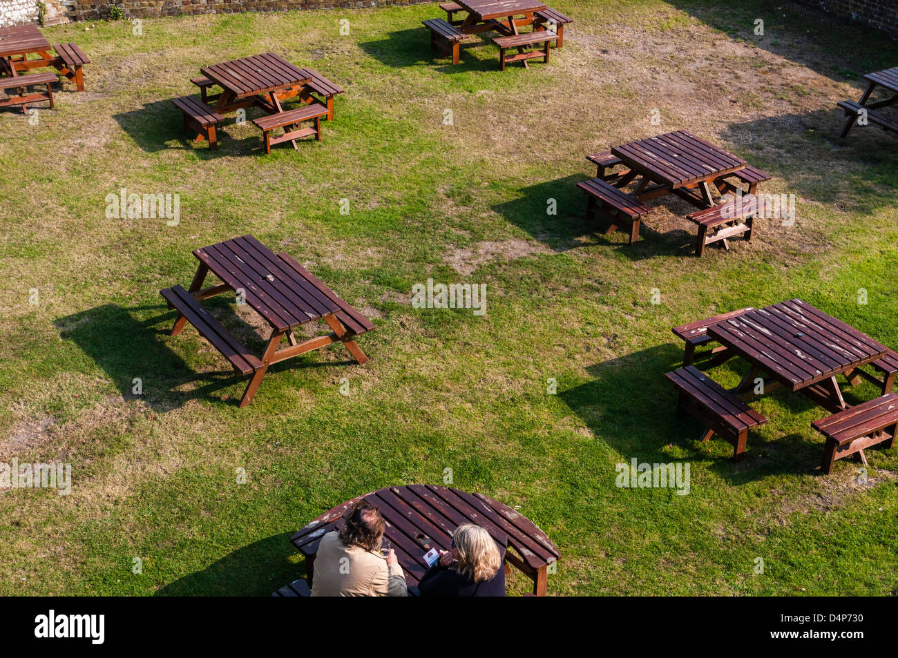 Pub garden hi-res stock photography and images - Alamy