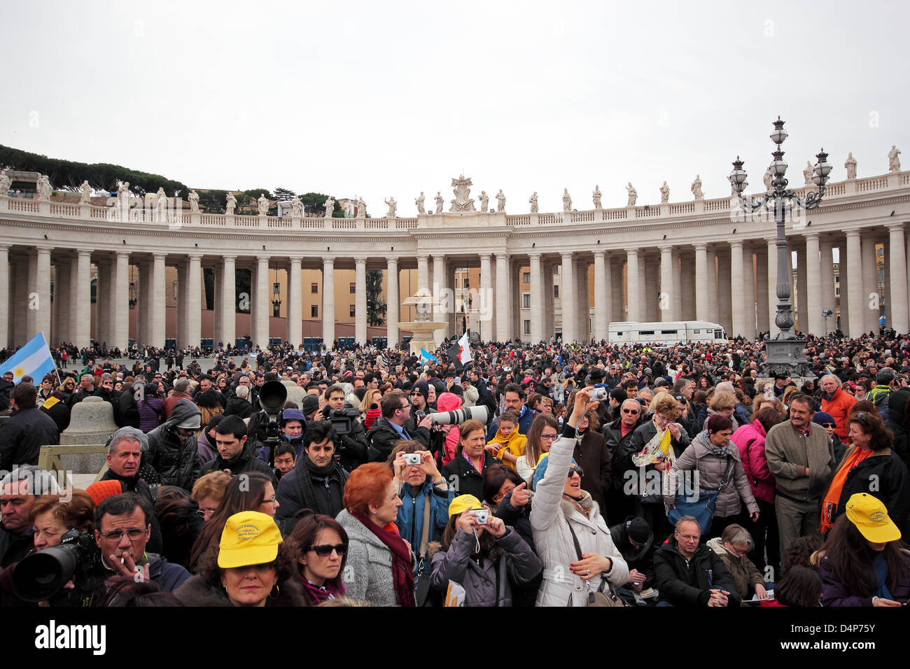 St. Peter Square, Vatican City, Rome, Italy. 17th March 2013: The crowd ...