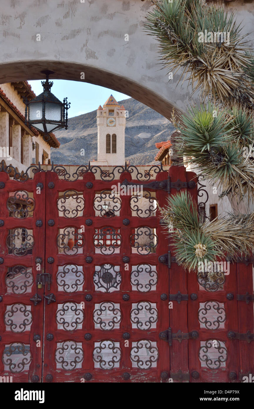 Spanish colonial villa hi-res stock photography and images - Alamy