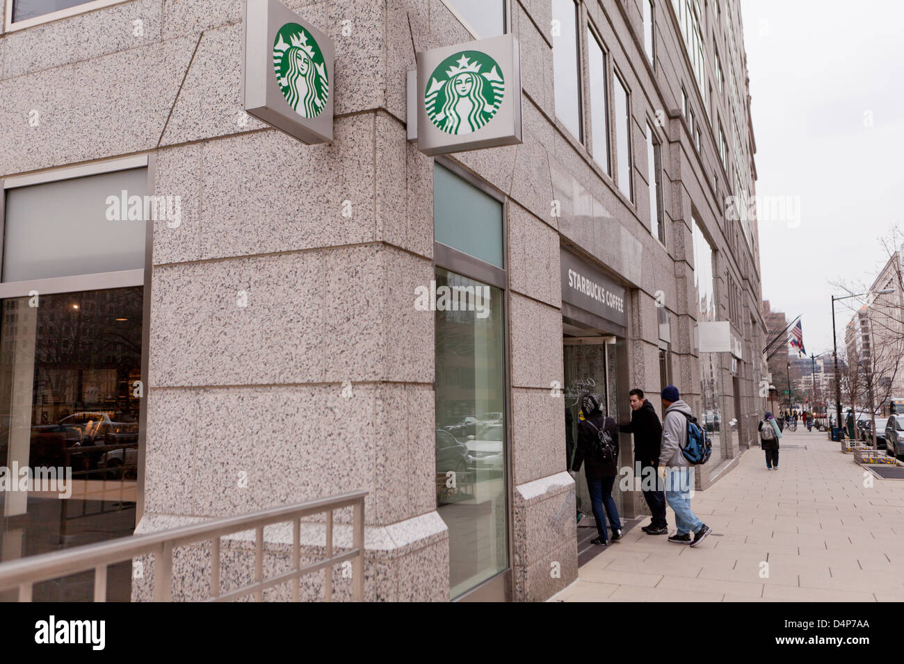 Starbucks storefront hi-res stock photography and images - Alamy