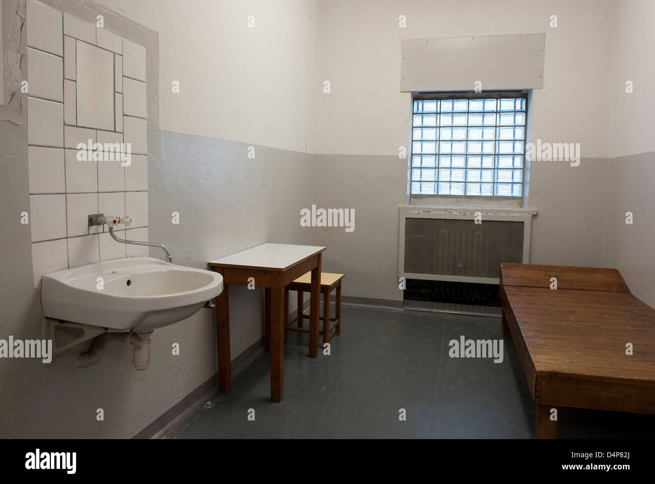 Single prison cell hi-res stock photography and images - Alamy