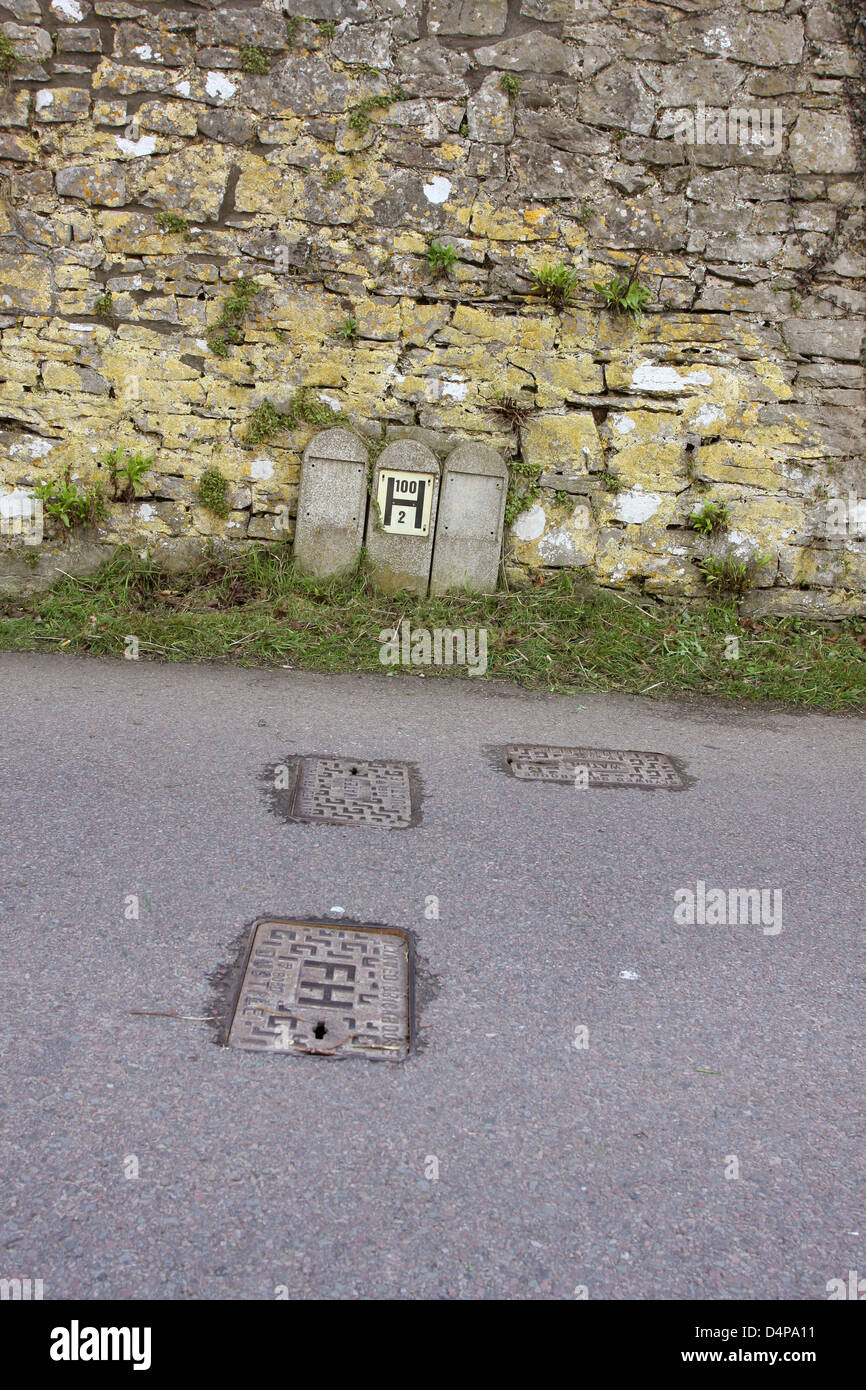 Rural fire hydrant marker post and road cover Stock Photo - Alamy