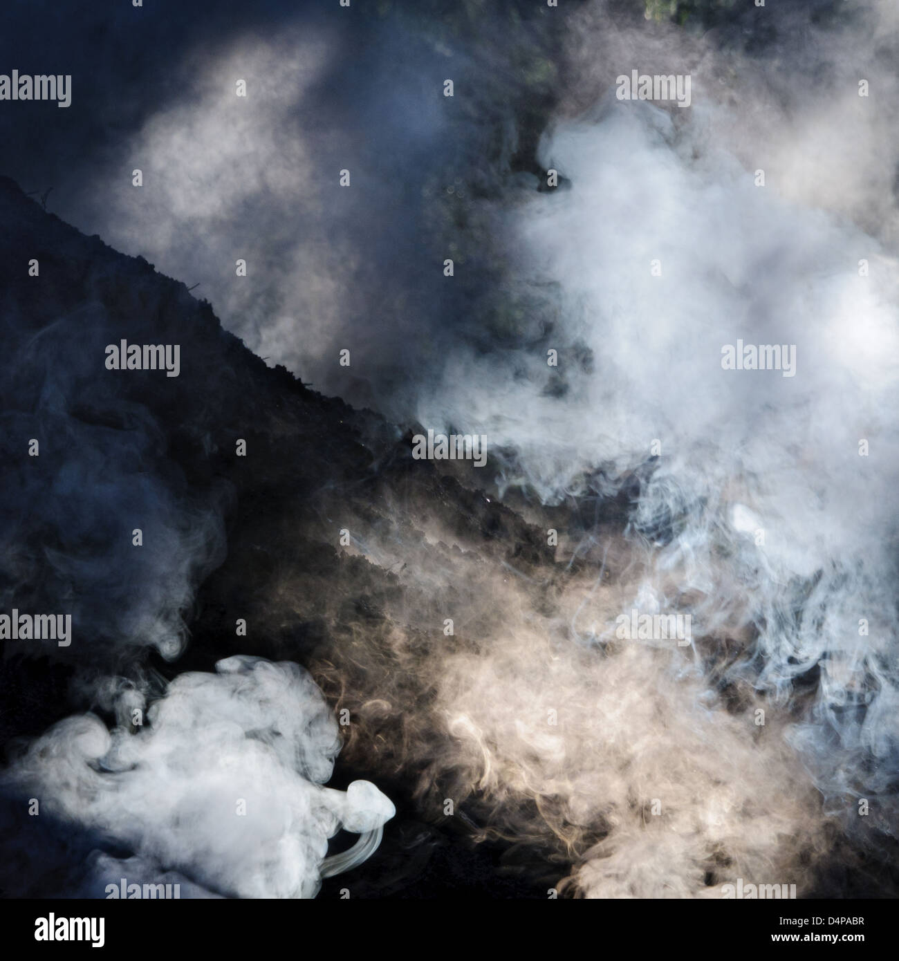 Charcoal pile hi-res stock photography and images - Alamy