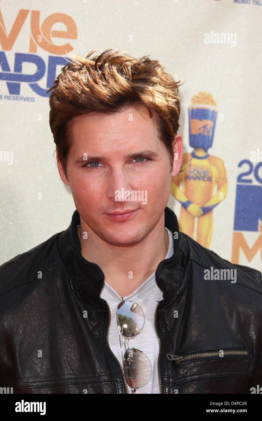 Actor Peter Facinelli arrives at the 2009 MTV Movie Awards at Gibson ...