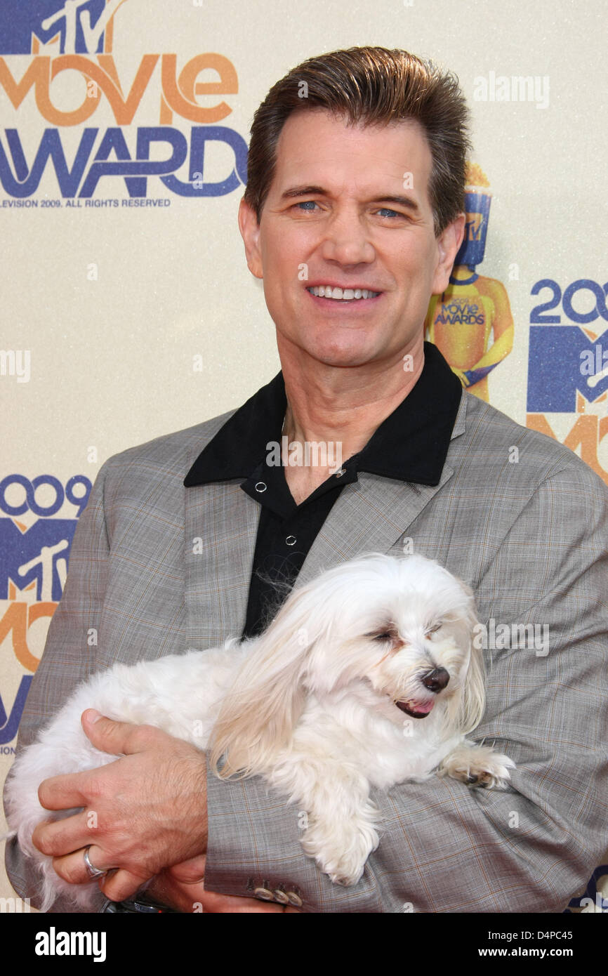 Singer and actor Chris Isaac arrives at the 2009 MTV Movie Awards at ...