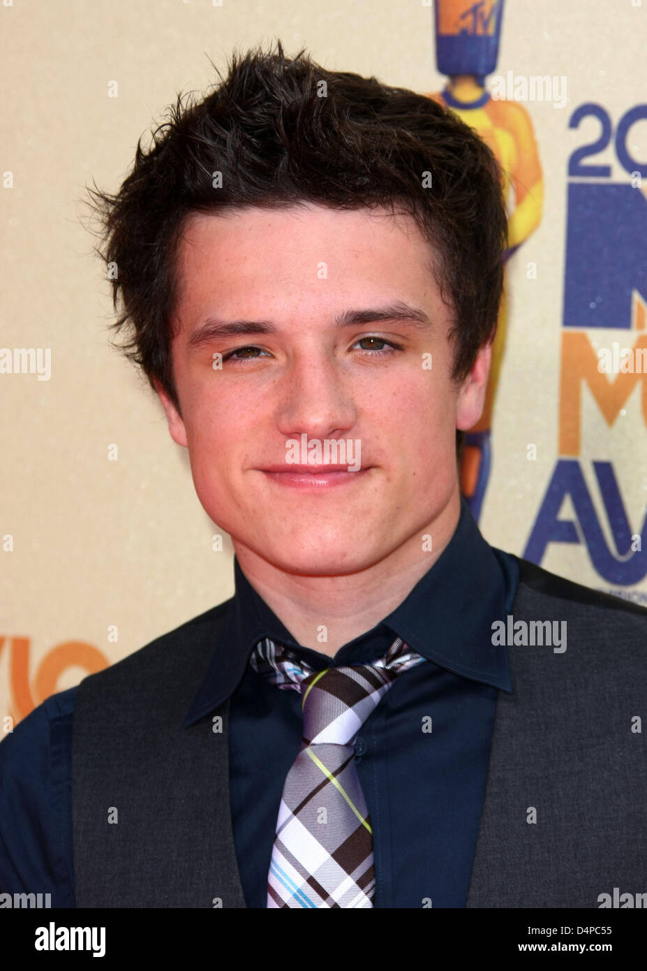 US actor Josh Hutcherson arrives for the 2009 MTV Movie Awards at ...