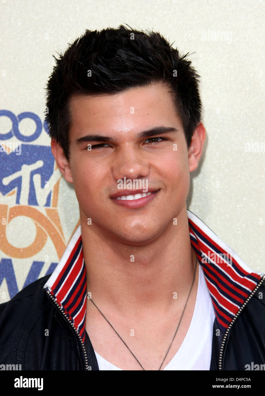 US actor Taylor Lautner arrives for the 2009 MTV Movie Awards at Gibson ...