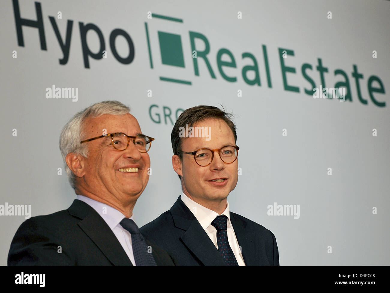Michael Endres (L), chairman of the Hypo Real Estate (HRE) supervisory ...