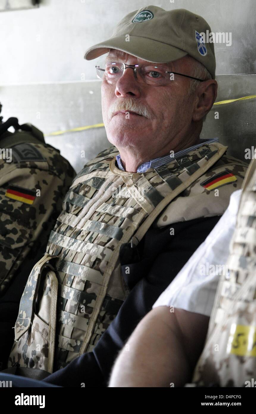 Peter Struck, chairman of the SPD parliamentary group, sits in a CH 53 ...
