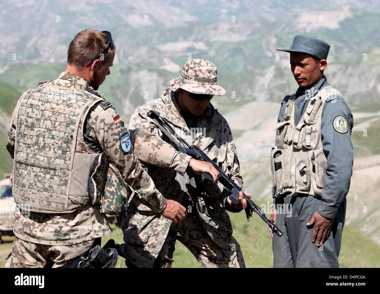 German Bundeswehr soldiers of the MOLT 3 unit look at the AK47 machine ...