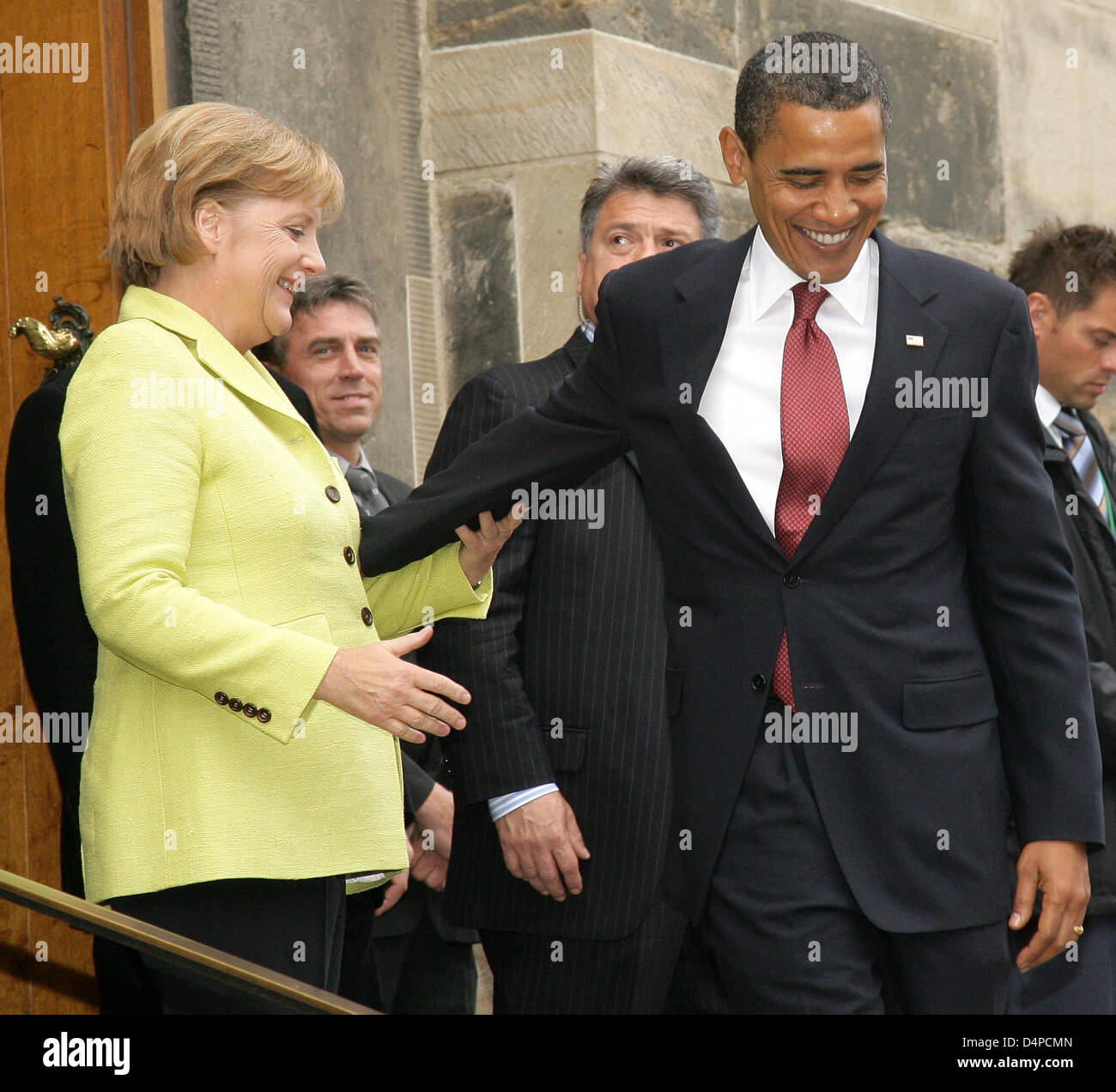 US President Barack Obama (R) and German Chancellor Angela Merkel (CDU ...