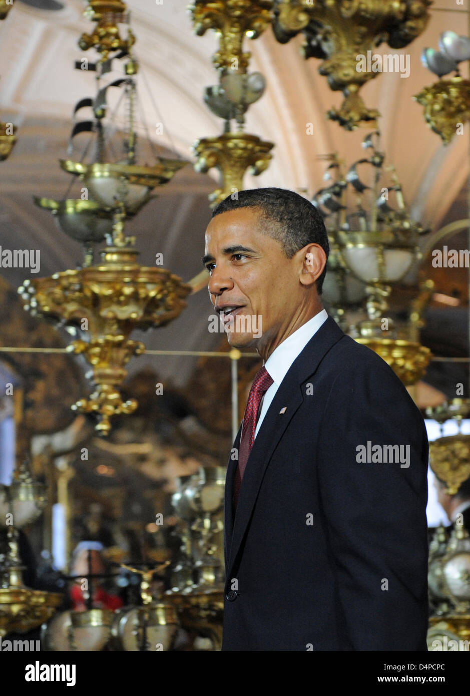 US President Barack Obama walks through the Green Vault prior to a ...