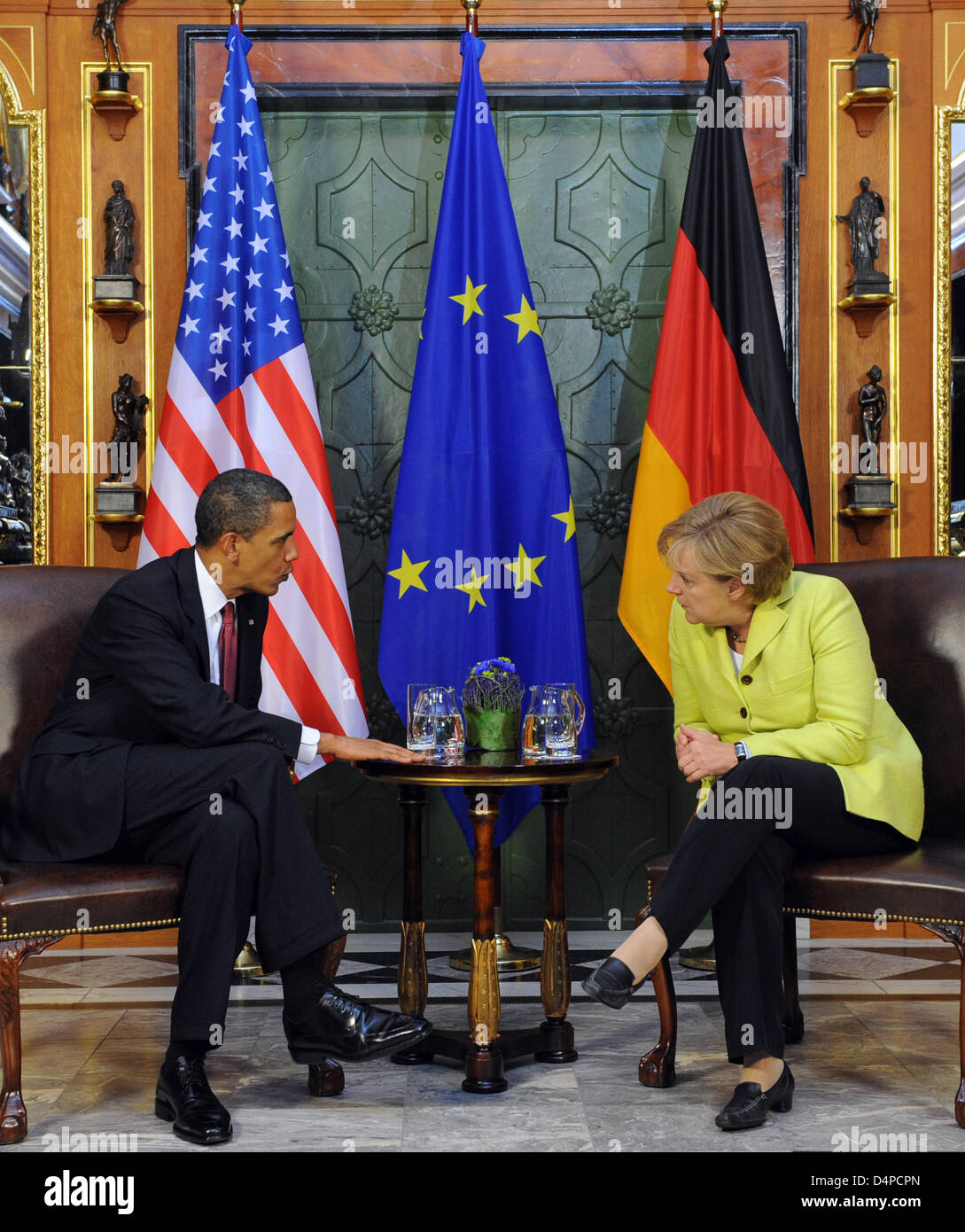 US President Barack Obama (L) and German Chancellor Angela Merkel (CDU ...