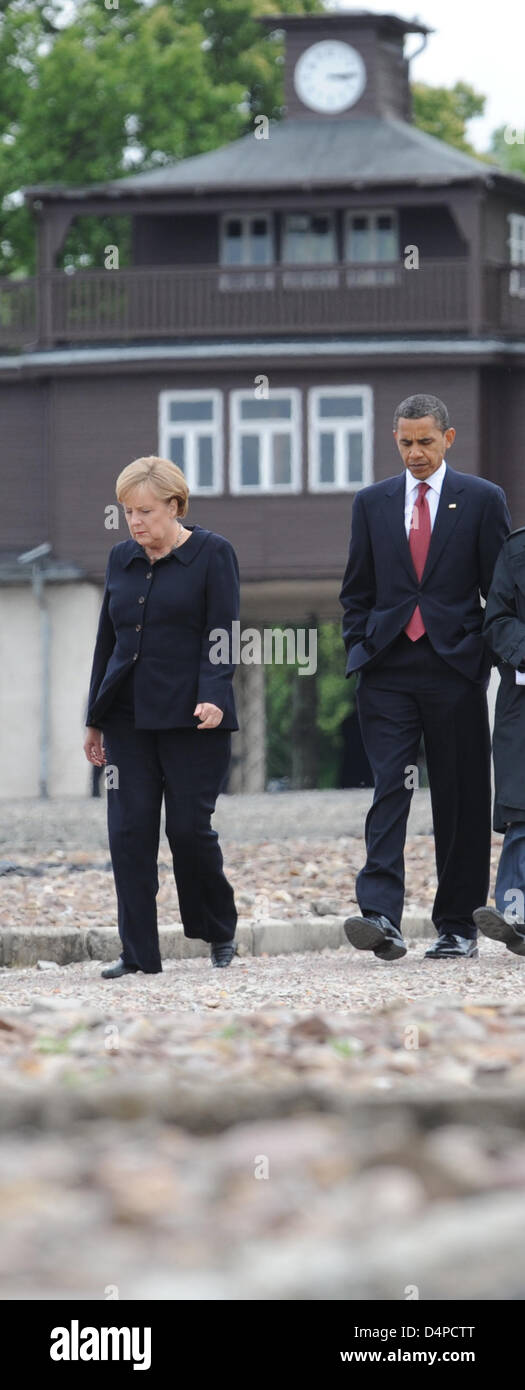 US President Barack Obama (R) and German Chancellor Angela Merkel (L ...