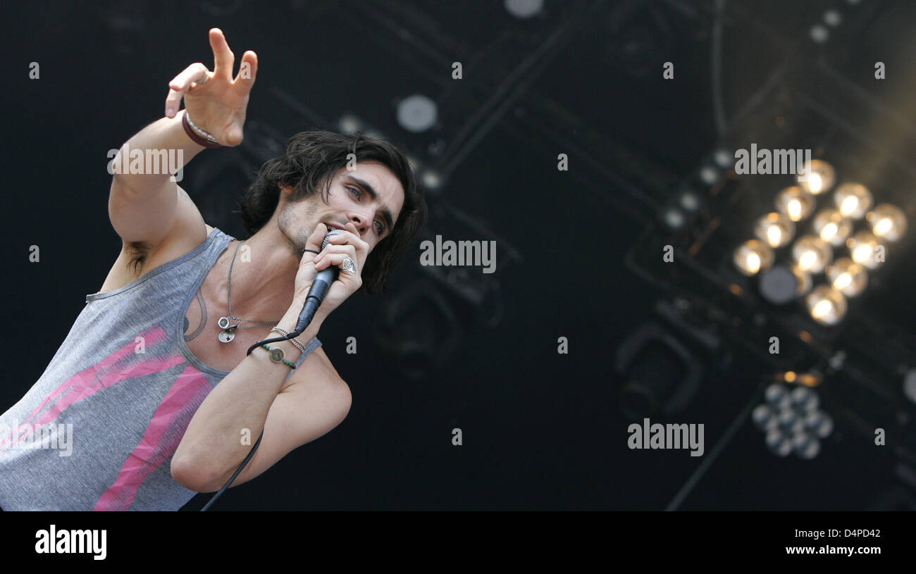Tyson Ritter, lead singer of the band ?The All American Rejects ...