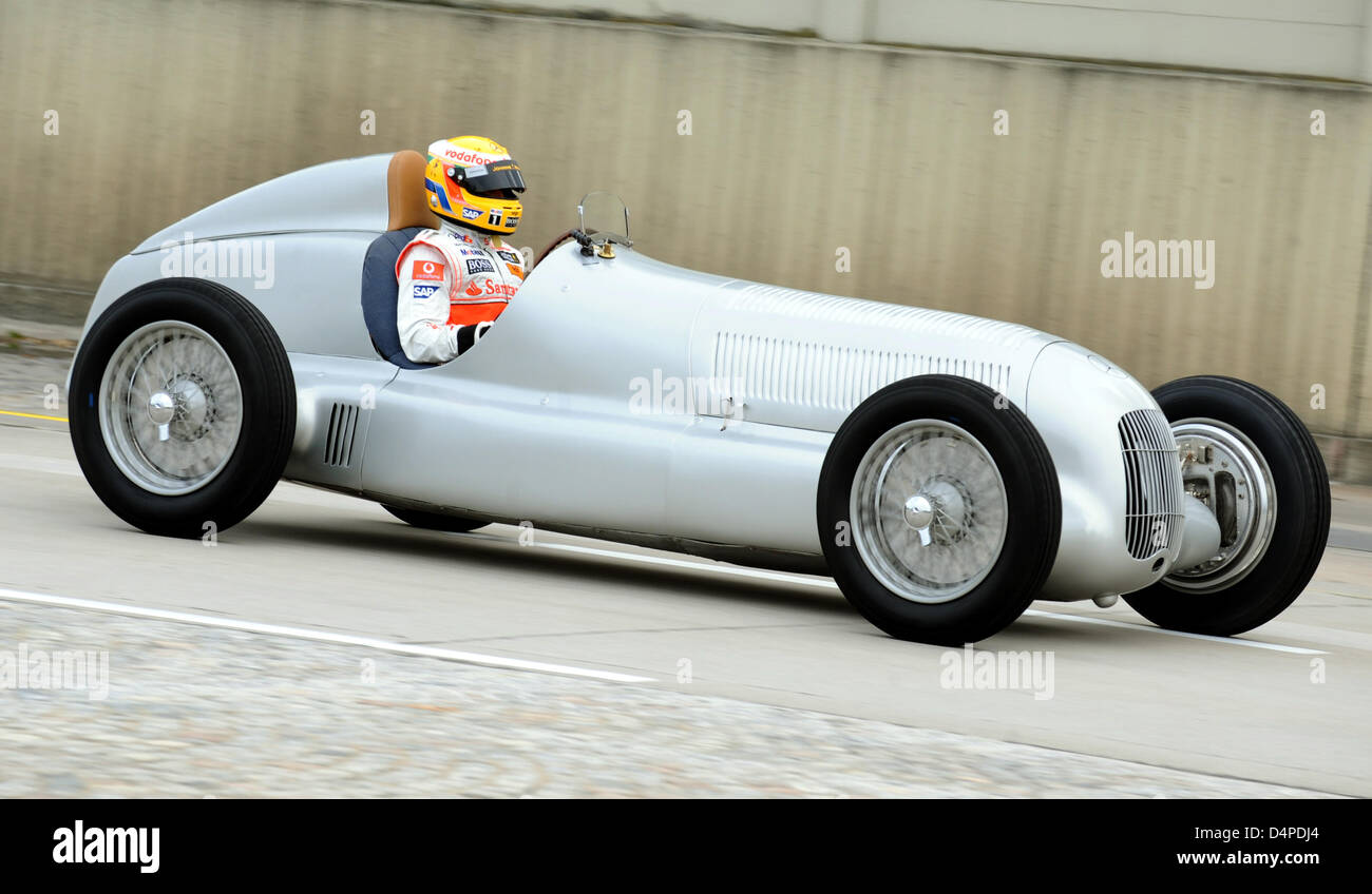 Mercedes Benz Silver Lightning Driving