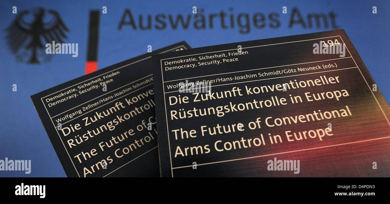Conventional armed forces hi-res stock photography and images - Alamy