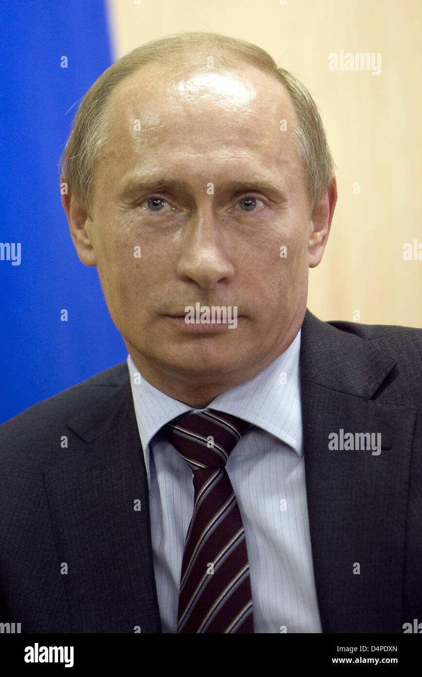 Russian prime minister vladimir putin hi-res stock photography and ...