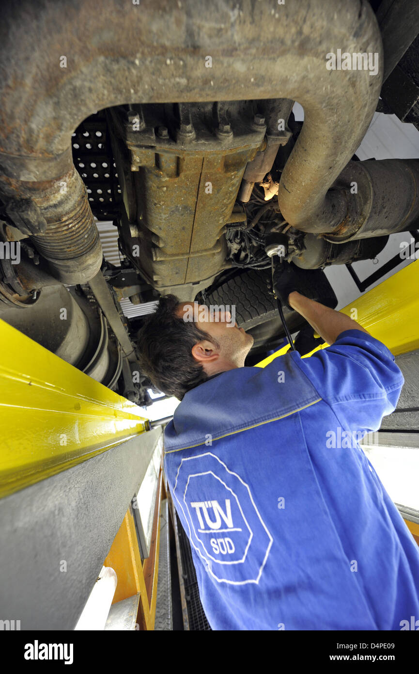 Technical inspection association hi-res stock photography and images ...