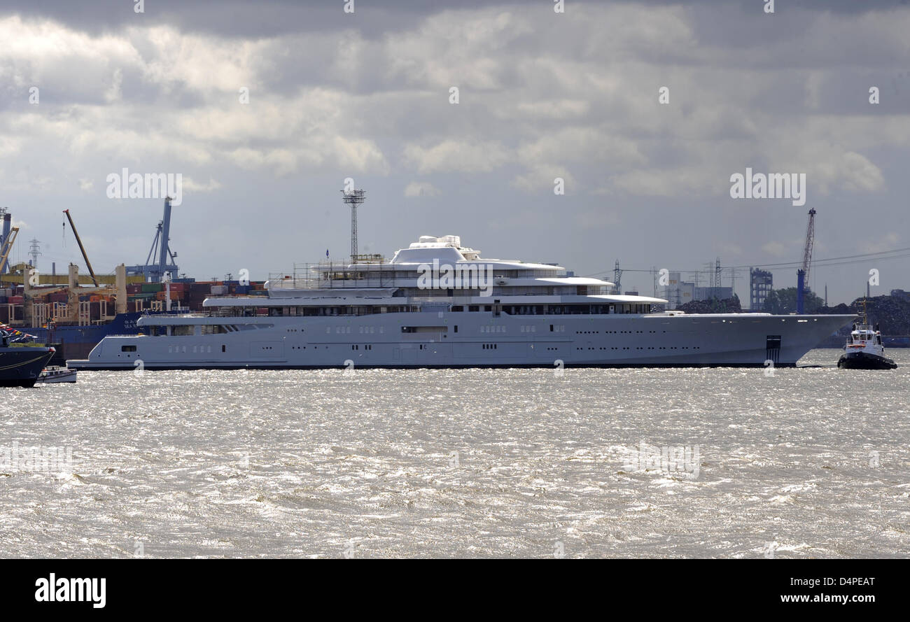 Mega yacht ?Eclipse? of Russian billionaire Roman Abramovich leaves the ...