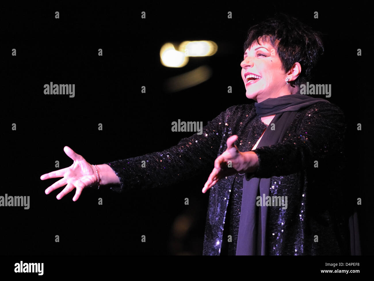 US singer and actress Liza Minnelli perform at the start of her Germany ...
