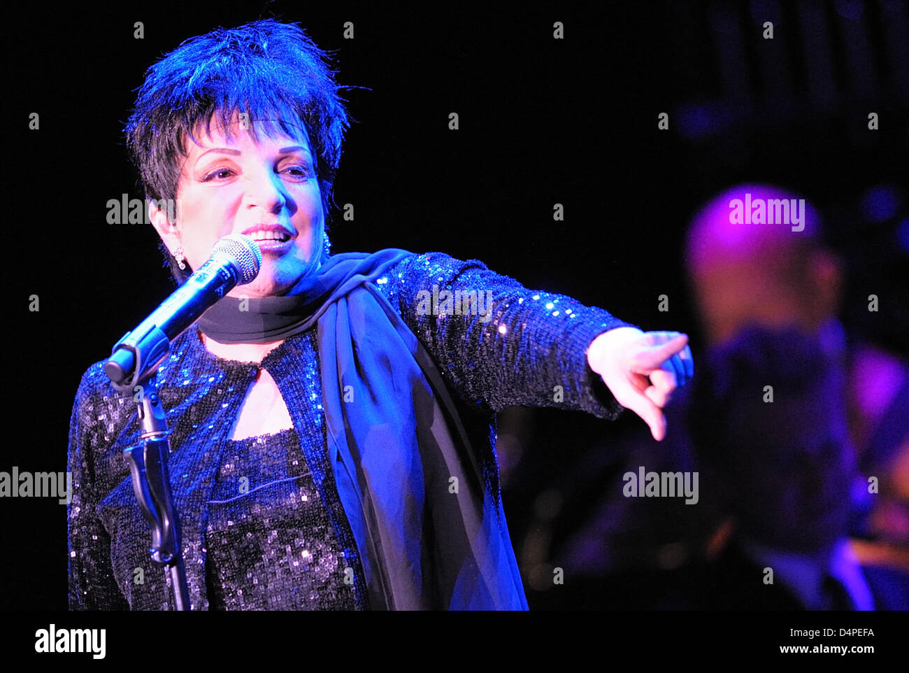 US singer and actress Liza Minnelli perform at the start of her Germany ...