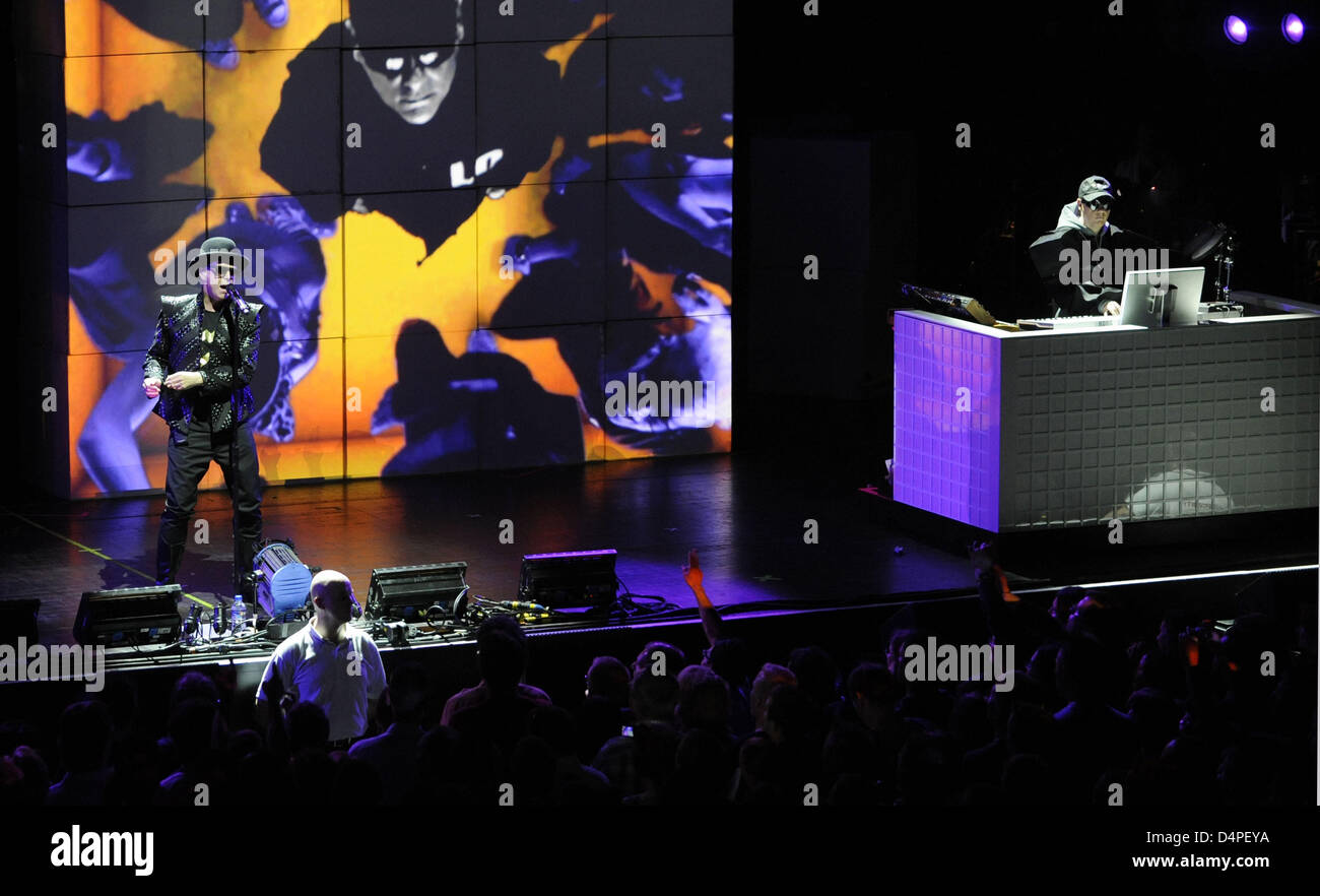 Neil Tennant (L), singer of the British pop band ?Pet Shop Boys?, and ...