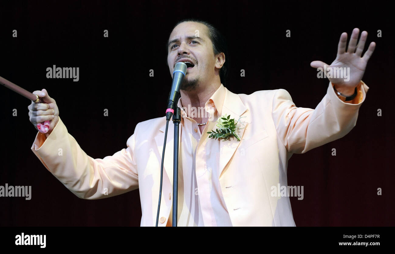 Mike patton singer hi-res stock photography and images - Alamy