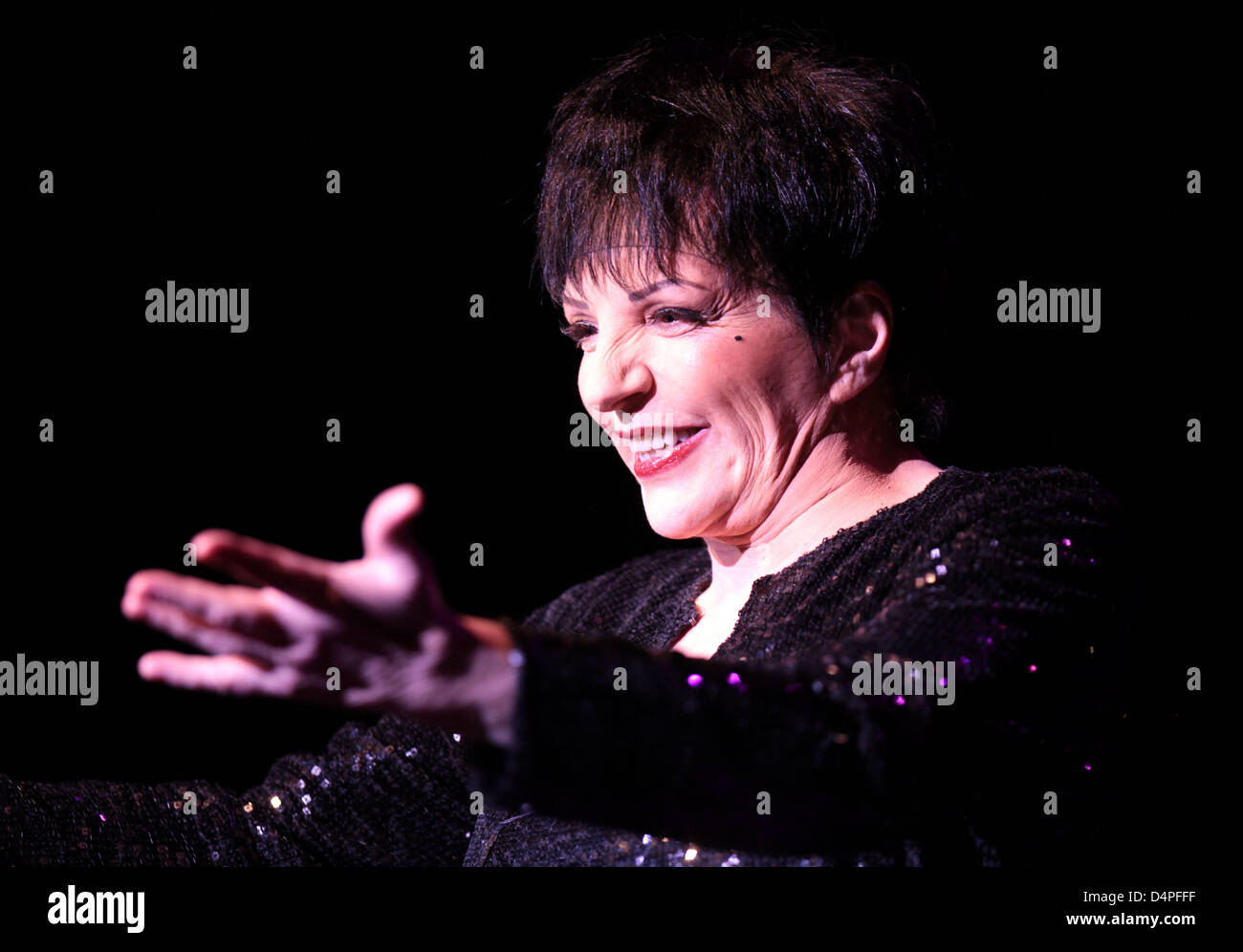 Liza minnelli in concert hi-res stock photography and images - Alamy