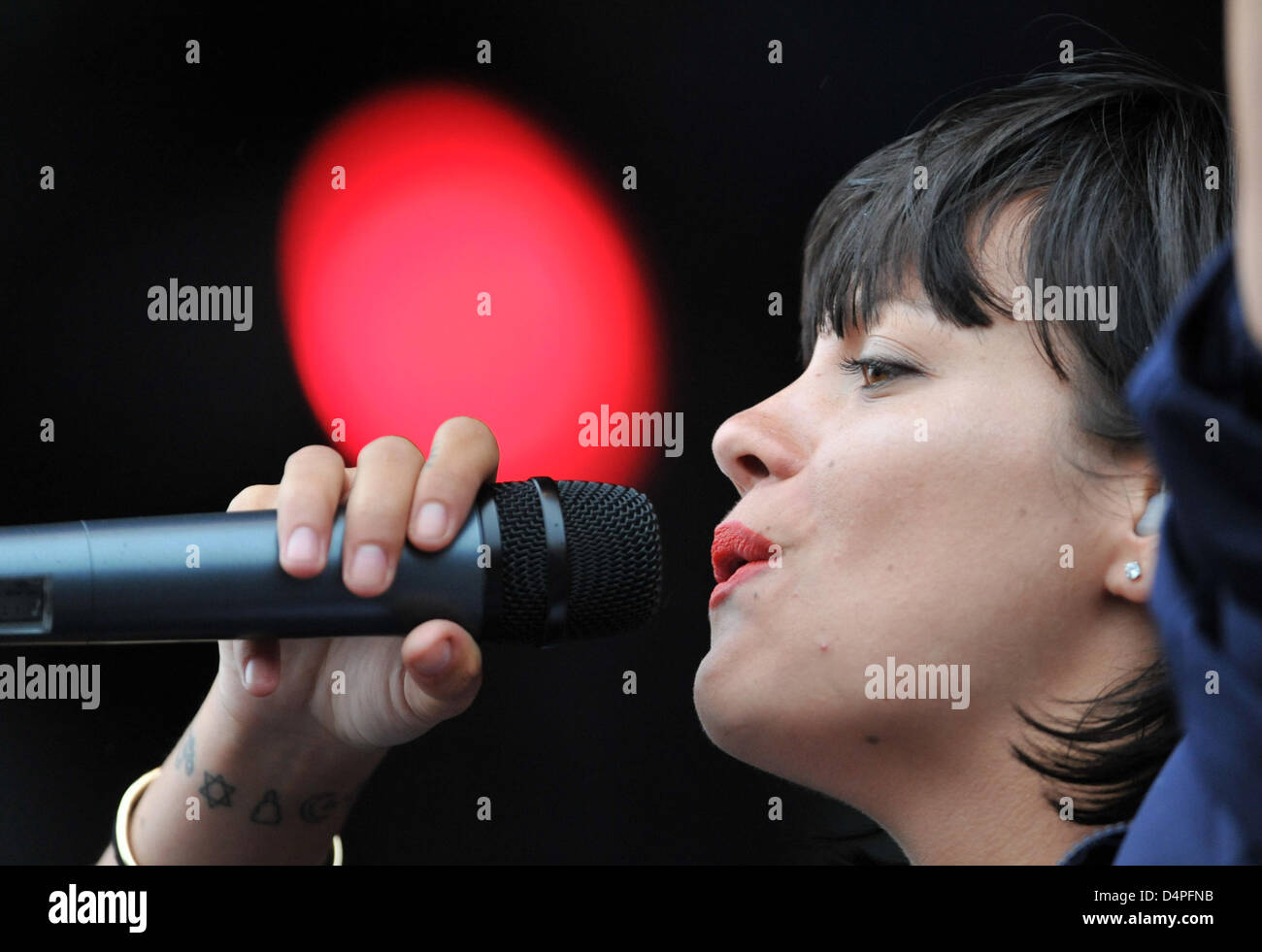 British singer lily allen hi-res stock photography and images - Alamy