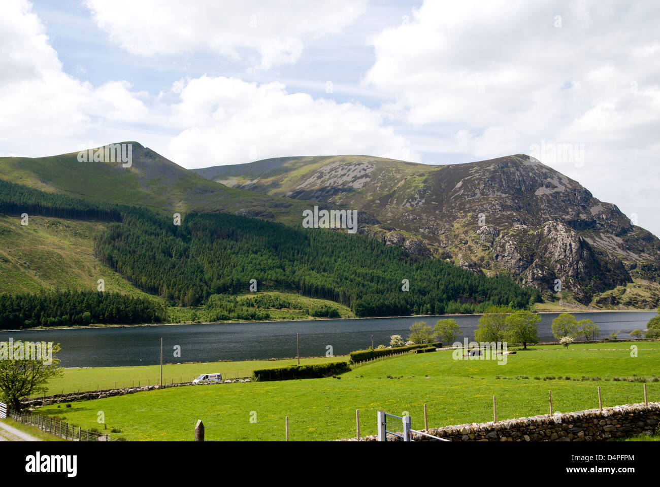llyn cwellyn from the welsh mountain railway snowdonia gwynedd north ...
