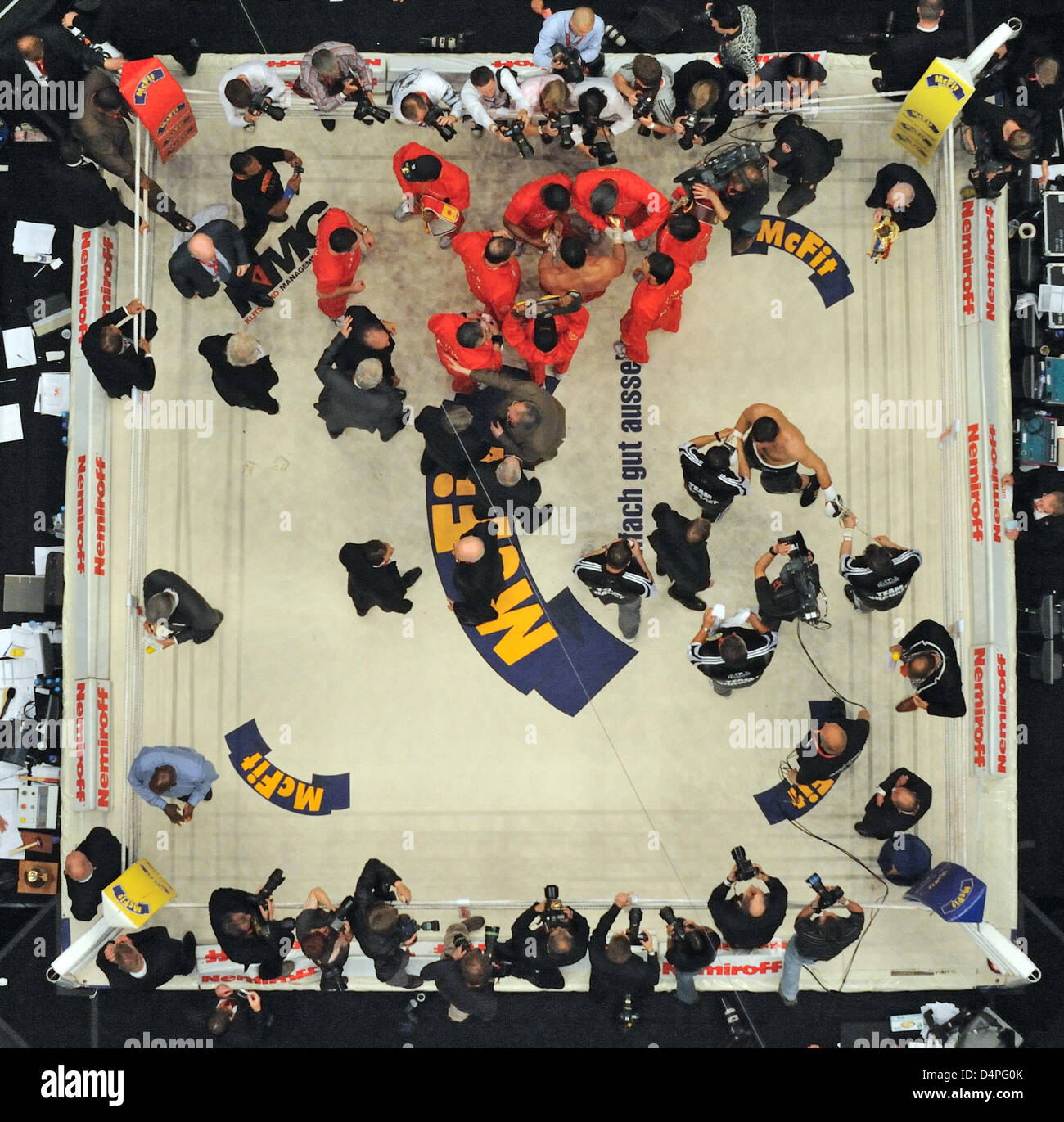 Boxing ring aerial hi-res stock photography and images - Alamy