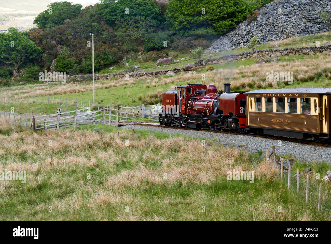 welsh highland railway train between caernarfon and porthmadog gwynedd ...