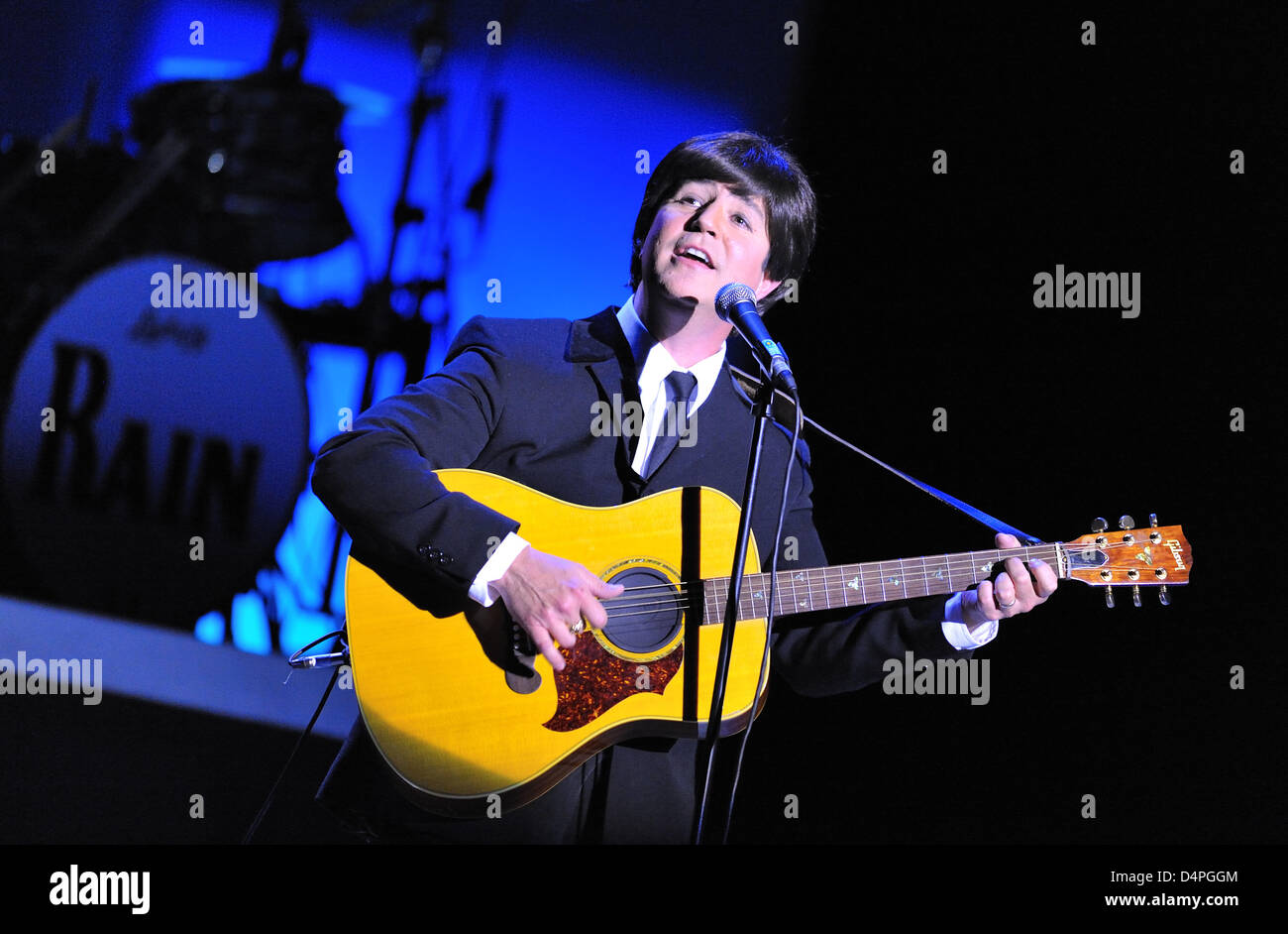 Paul mccartney 2009 hi-res stock photography and images - Alamy