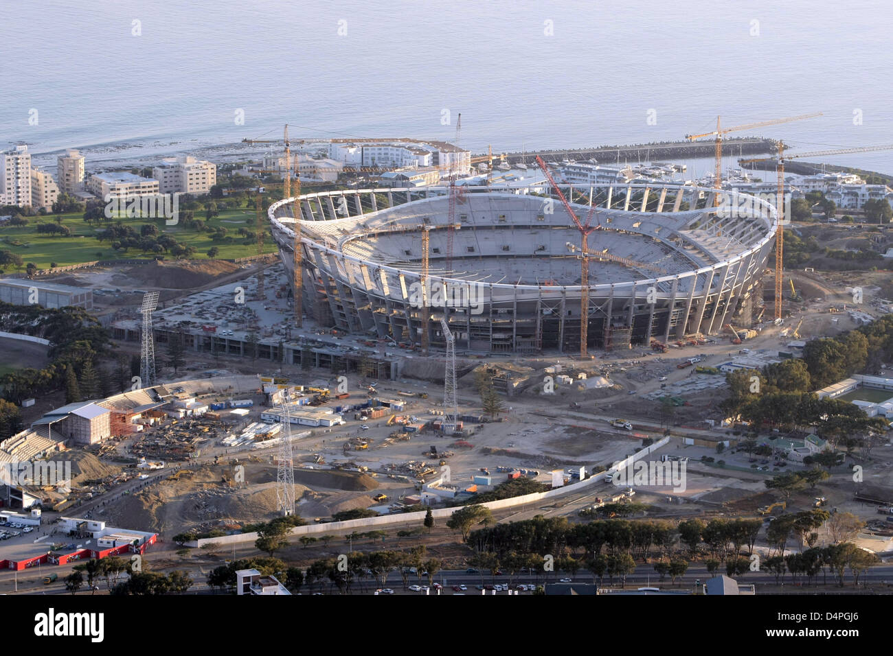 The picture shows the construction of the Greenpoint stadium in Cape ...