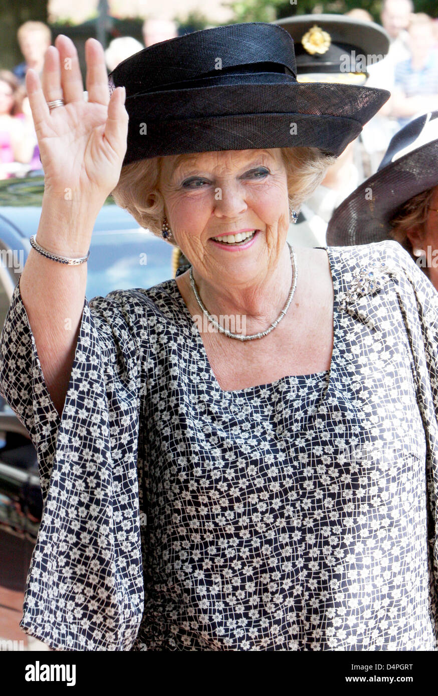Queen Beatrix of the Netherlands arrives to inaugurate a new exhibition ...