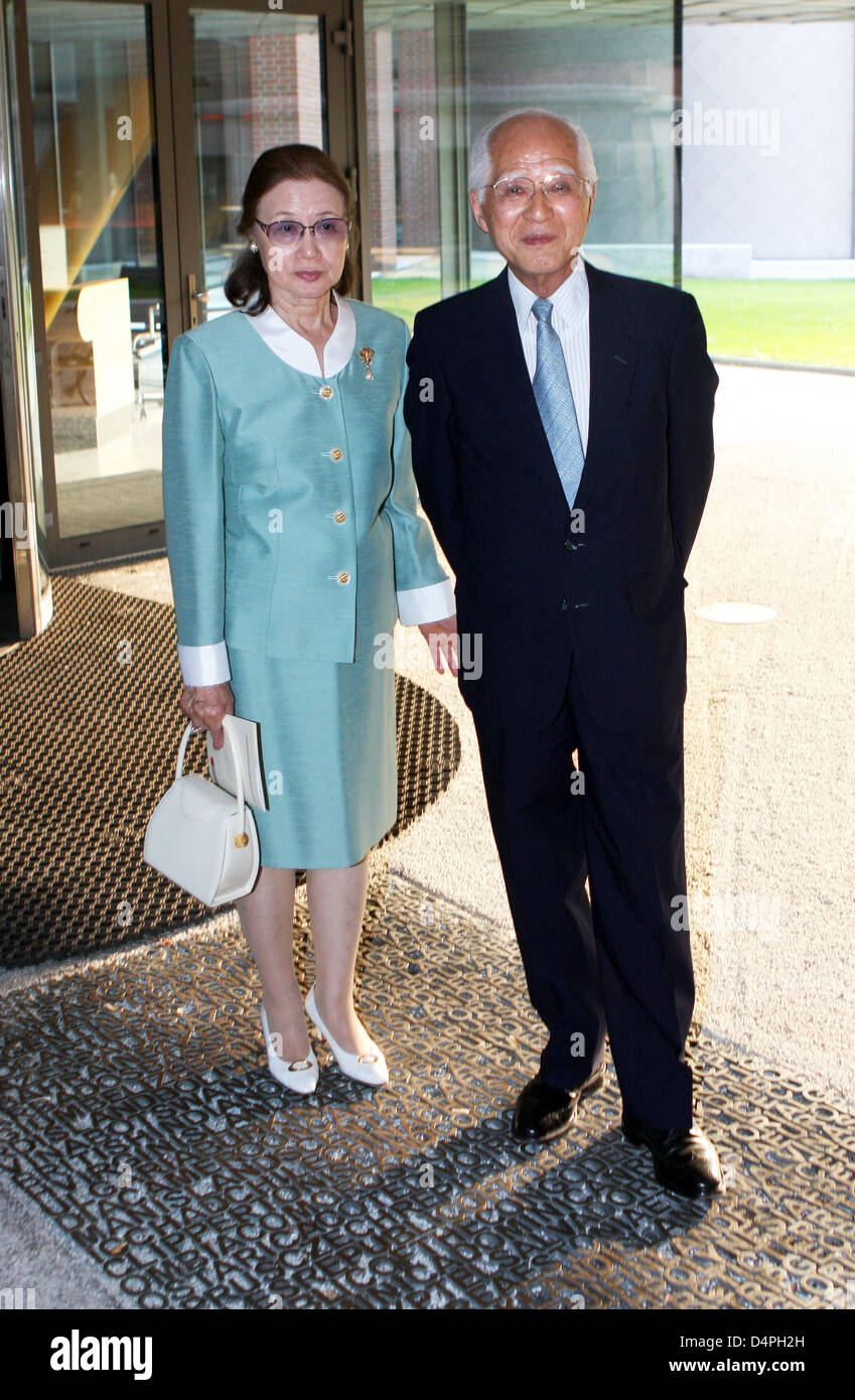 Hisashi Owada, president of the International Court of Justice, and his ...