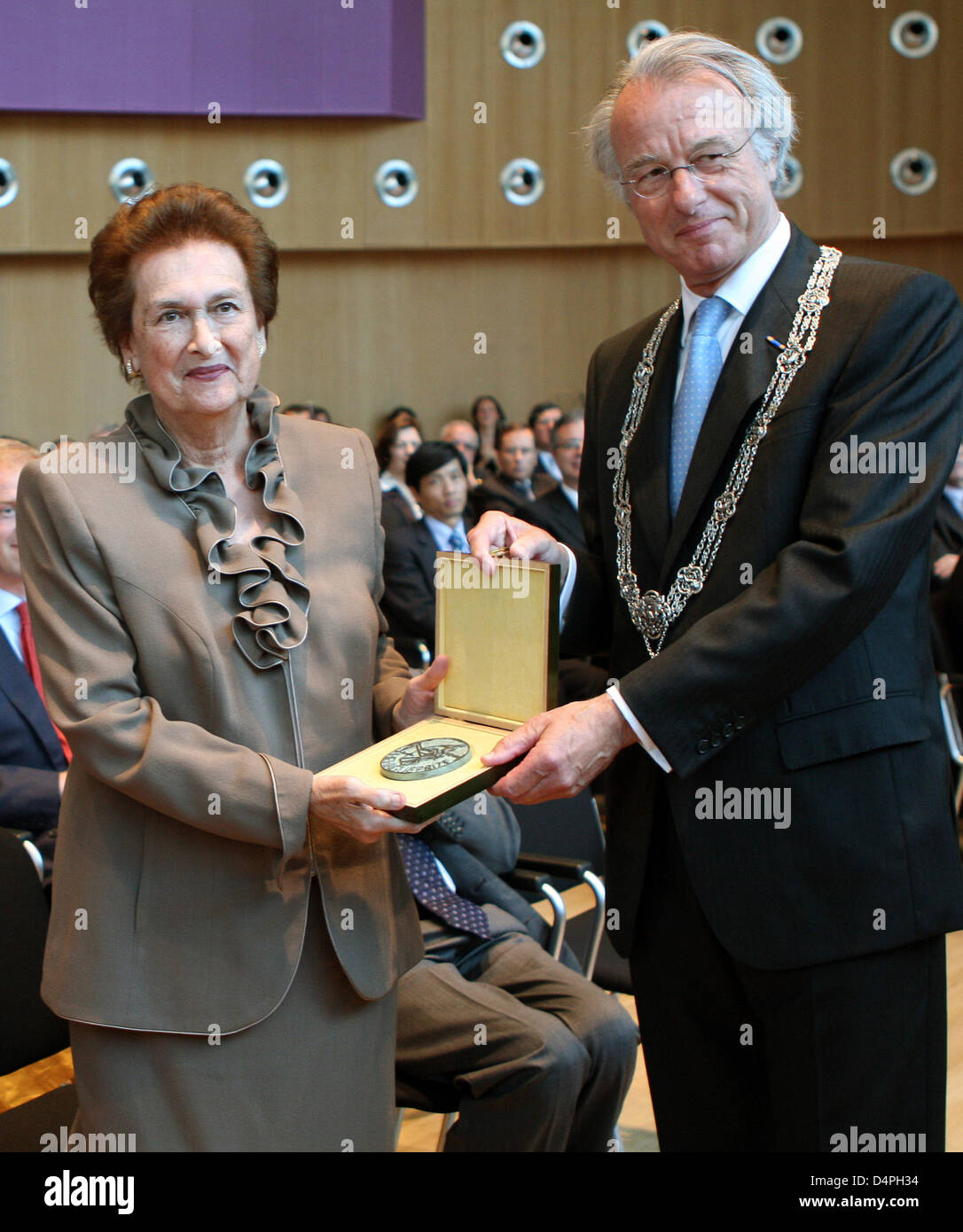 Rosalyn High Resolution Stock Photography and Images - Alamy