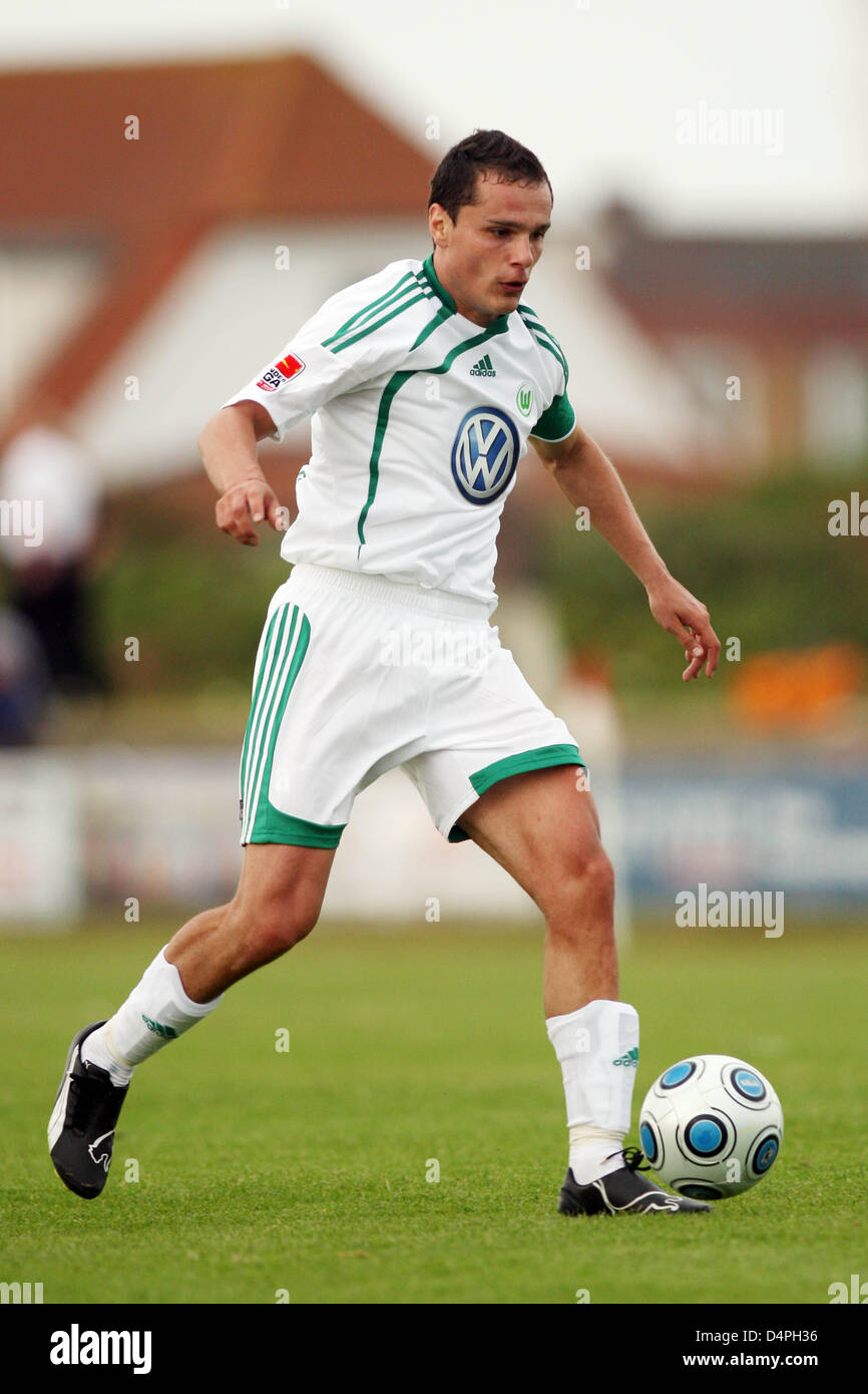 Wolfsburg?s Vlad Munteanu controls the ball during a test match between ...