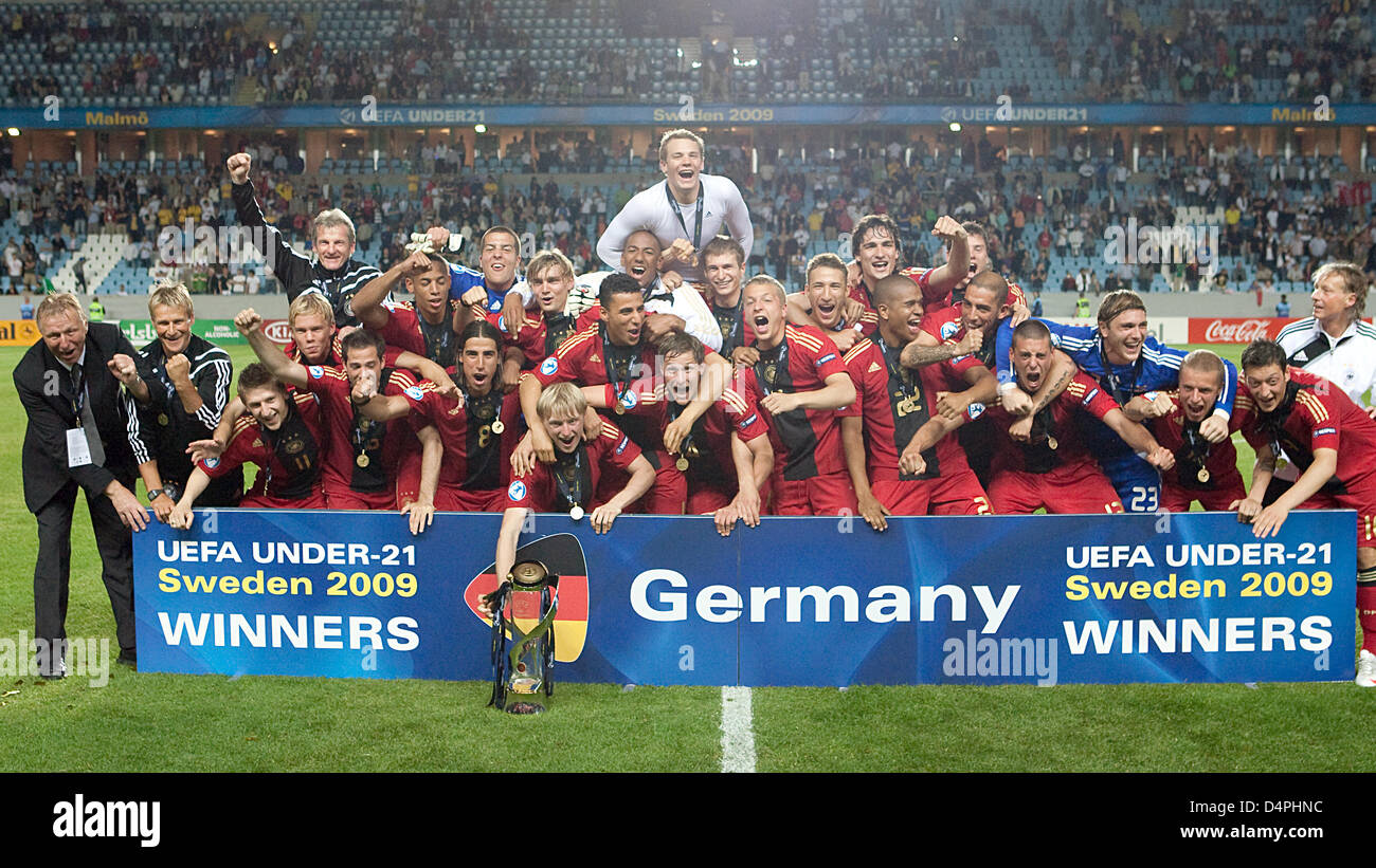 Germany?s players celebrate winning the UEFA Under21 Championships ...