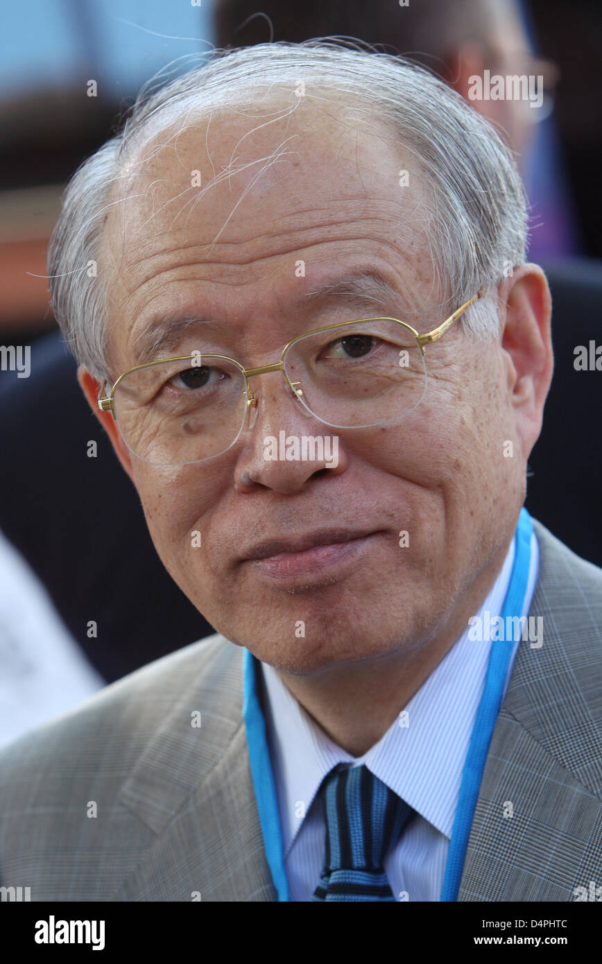 Ryaji Noyori, 2001 Nobel Prize in Chemistry Laureate, pictured during ...