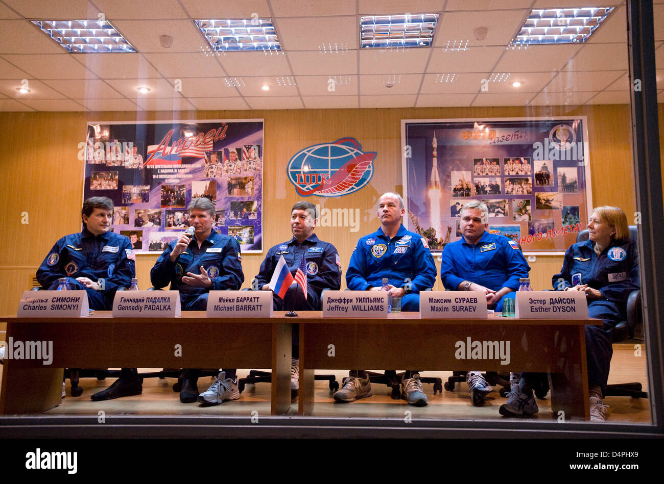 Expedition 19 preflight hi-res stock photography and images - Alamy